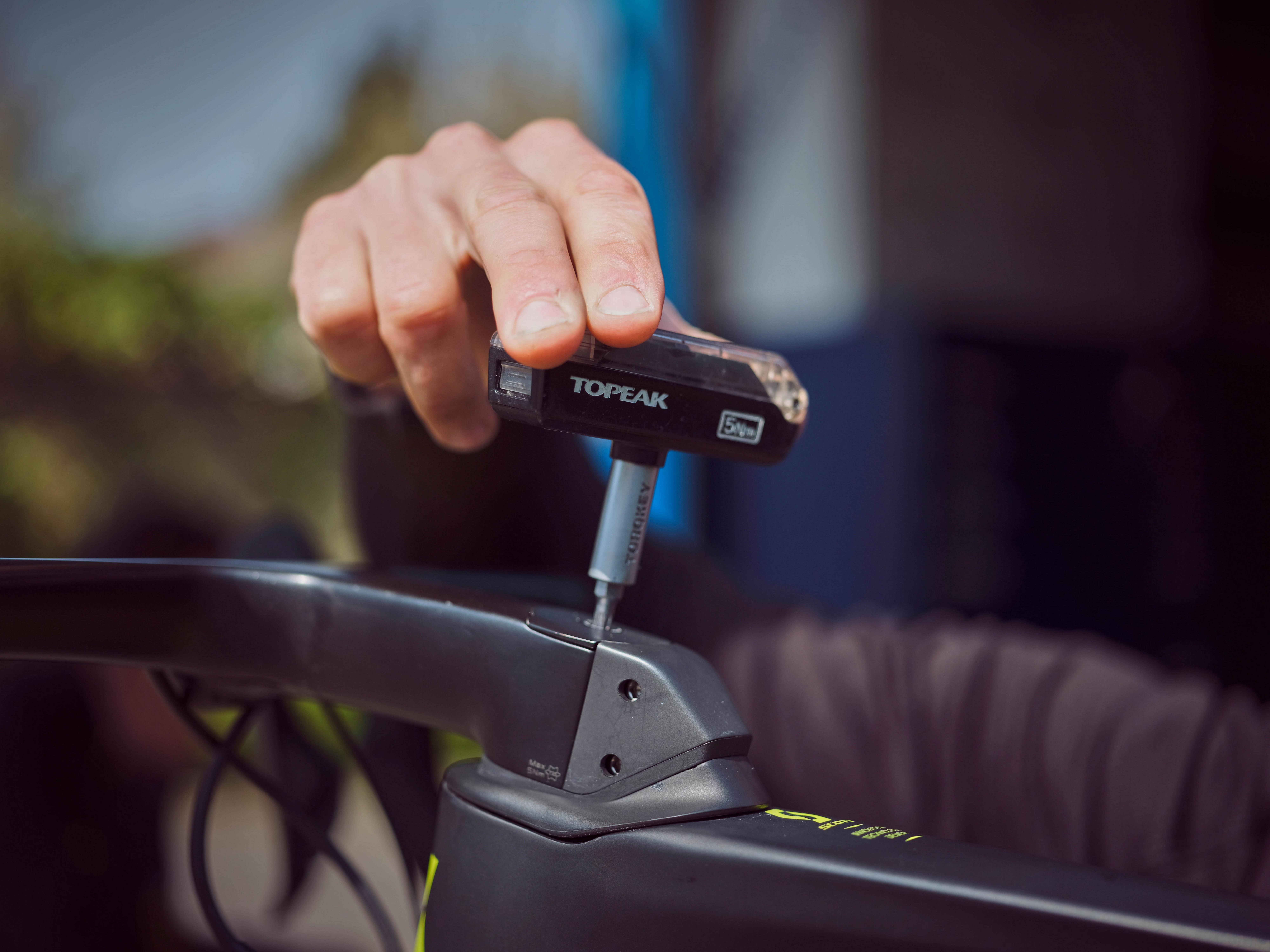 Topeak Torque Wrench with Bits, 6Nm | Halfords UK